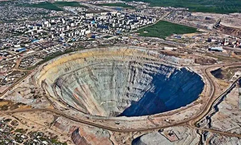 Dünyanın En Derin Çukuru: Kola Süper Derin Sondajı Hakkında Ne Biliyoruz?