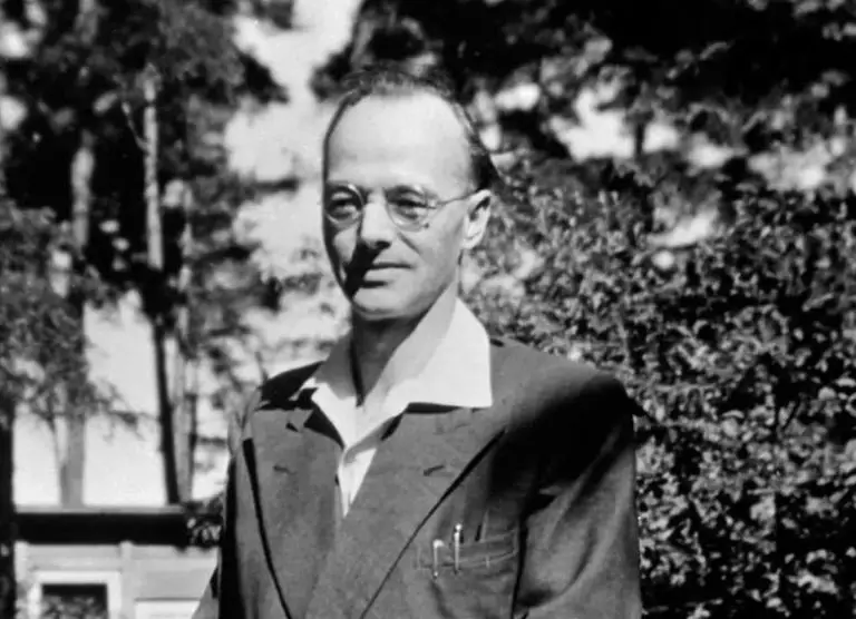 Klaus Fuchs: Atom Bombasının Ardındaki Sovyet Casusu Fizikçi