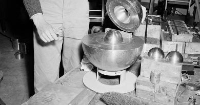 Demon Core (Şeytan Çekirdeği): Manhattan Projesinde Basit Bir Hata İki ...